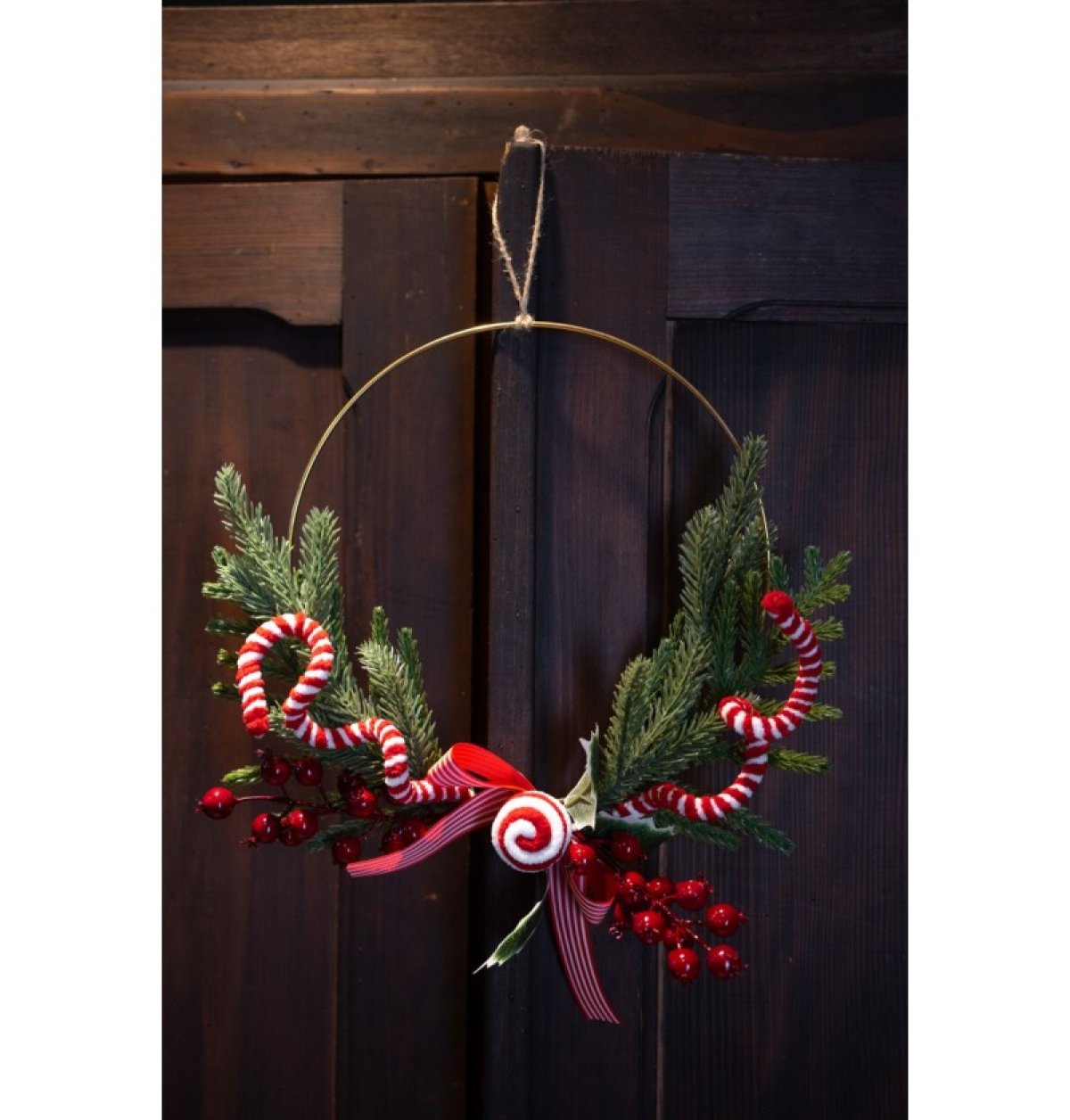 Julekrans Med Røde Bær Ophæng | 24T Levering på pynt til enhver anledning - Luxit.dk