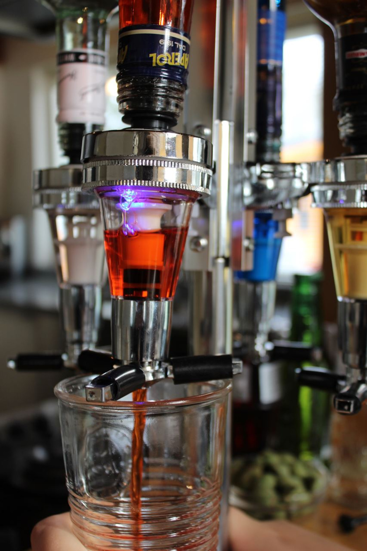 Flaskeholder På Stander Med Skænkeprop 4 Flasker | 24T Levering på pynt ...